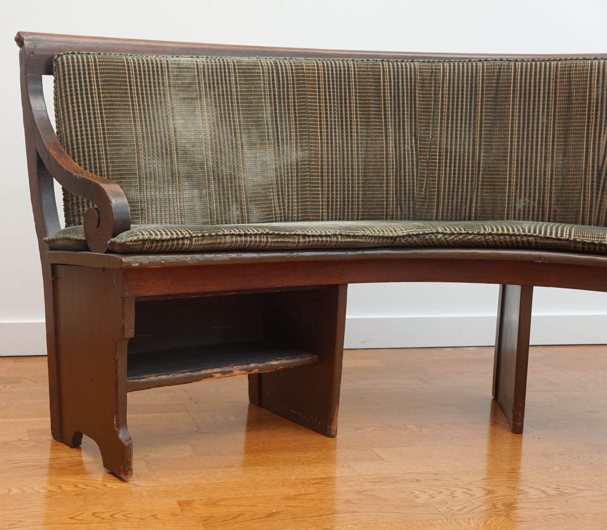 Curved upholstered bench – MC HOME